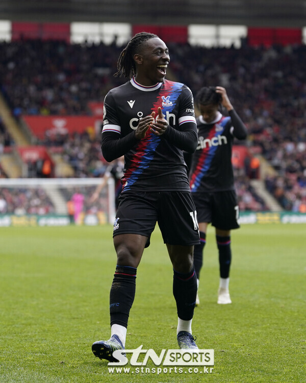 [EPL zip] '에제 멀티골' 팰리스, 사우스햄튼 2-0으로 격파하고 3연승