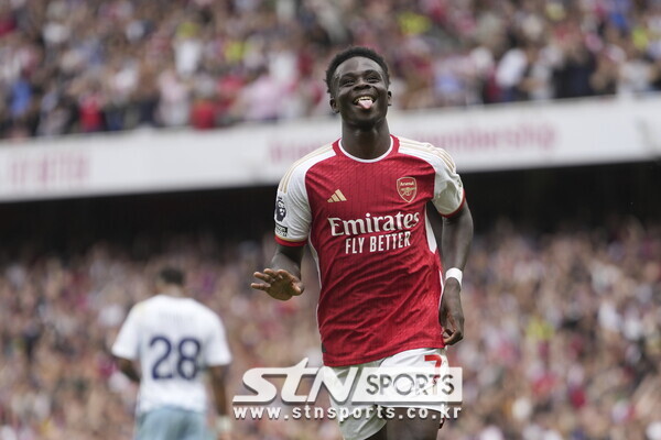 [EPL zip] '사카 환상 감아차기!' 아스널, 노팅엄에 2-1 승리