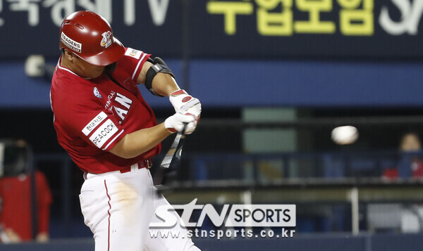 2019 세이브왕, 타자로 154km 패스트볼 때려 잠실을 넘겼다!