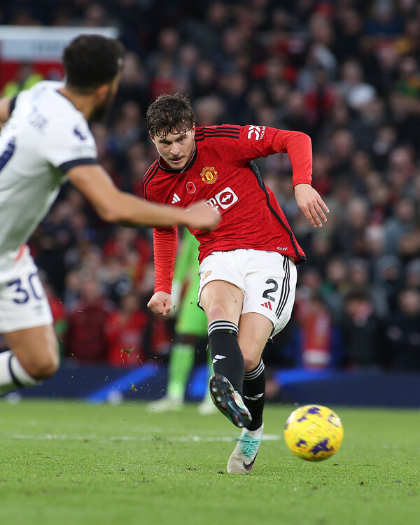 [EPL zip] '린델뢰프 결승골' 맨유, 승격팀 루턴에 1-0 신승