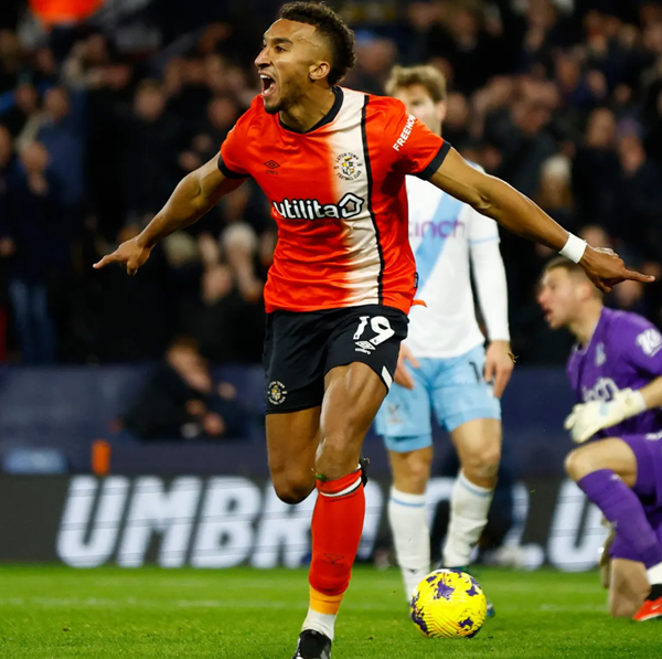 [EPL zip] '브라운 결승골' 루턴, 팰리스 2-1로 꺾고 홈 첫 승