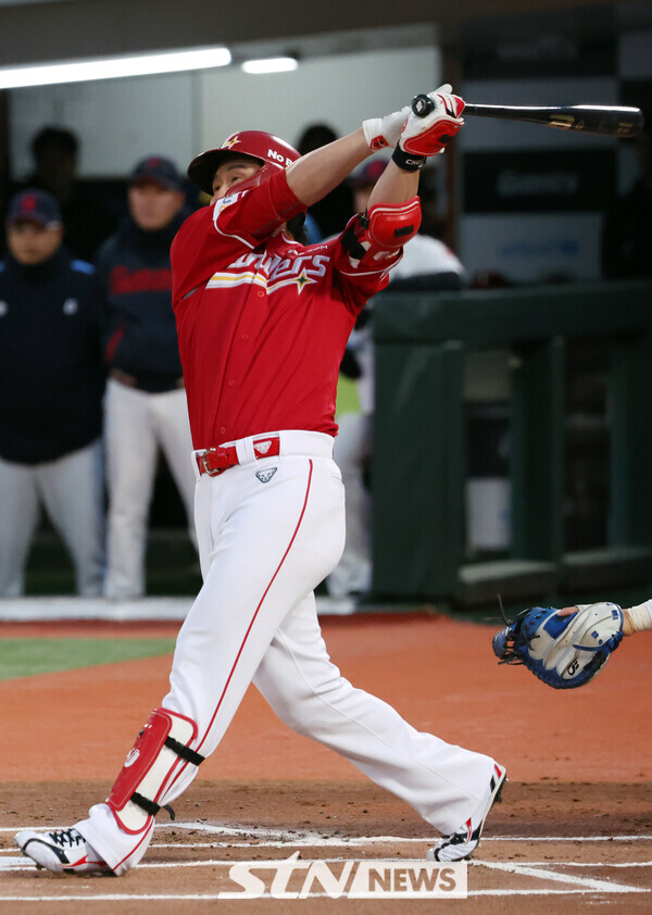 ‘468홈런!’ SSG 최정, KBO리그 역대 최다 홈런 기록자로 우뚝!