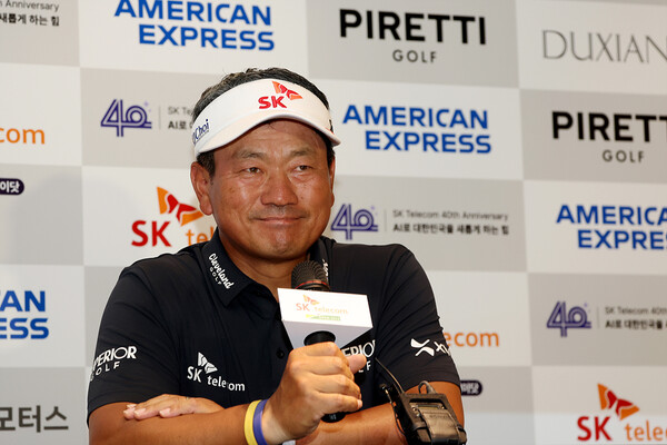 최경주, SK텔레콤 3R 5타 차 단독 선두...대기록 달성 '눈앞'