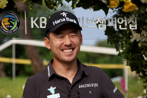 한승수 "오늘 마지막 버디는 우승으로 가는 지름길"...'KB금융' 3R 2타 차 단독 선두