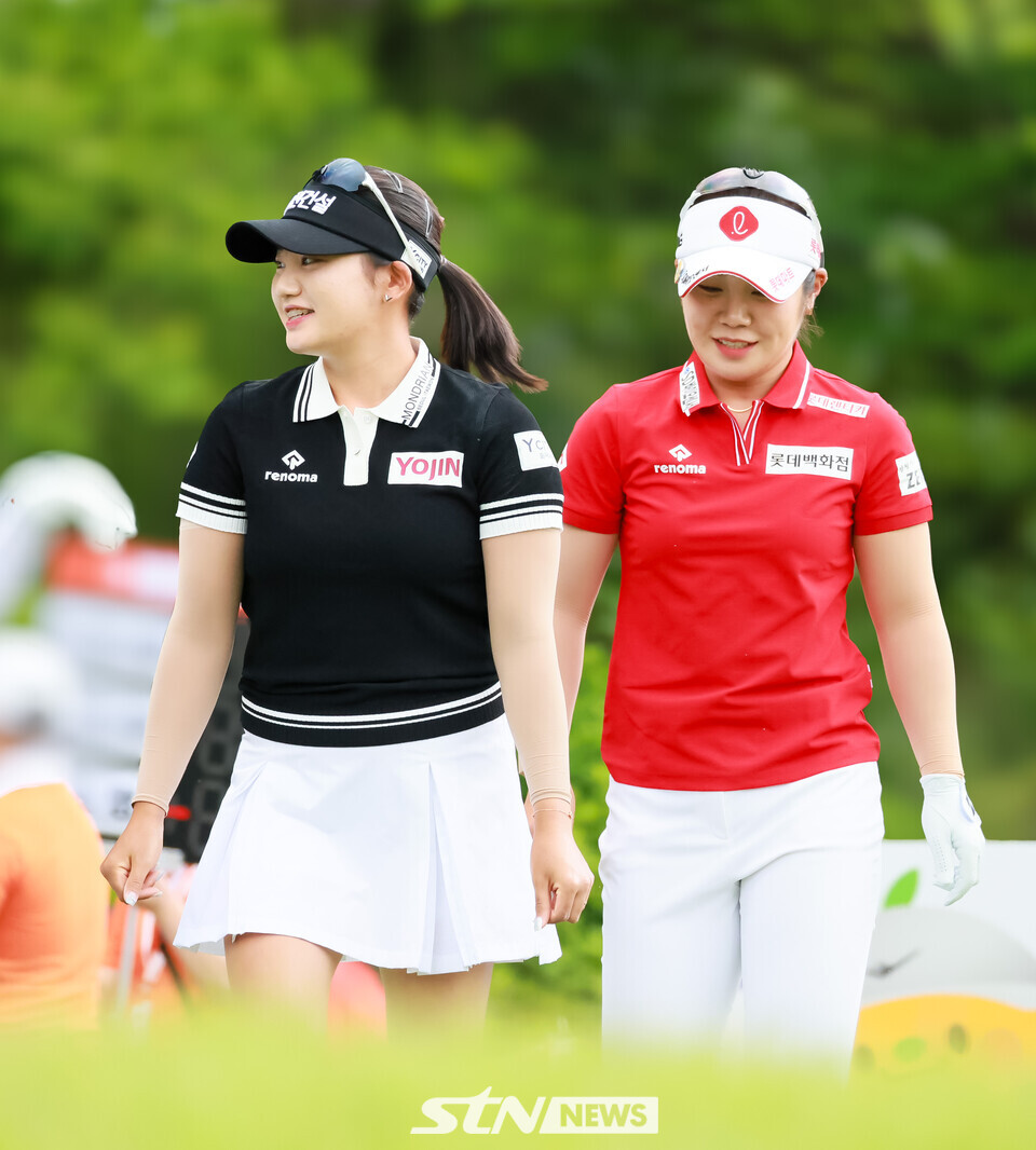 [STN포토]노승희-이소영, 다정하게 출발해요