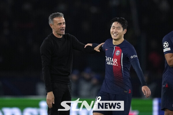 이강인 EPL 클럽으로부터 1,056억 제안 도착! “PSG가 거절...선수도 현재 생활에 만족하는 중”