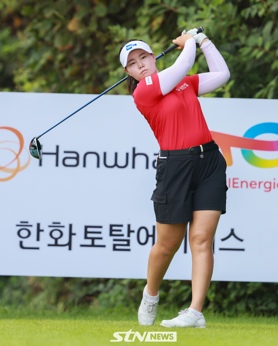 [STN포토]강하게 티샷 보내는 임희정