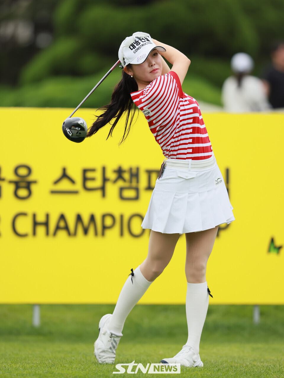 [STN포토]깔끔하게 티샷 성공하는 현세린