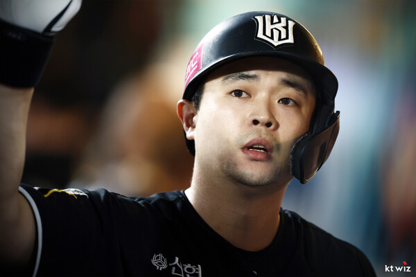 [준PO1] LG 침묵…KT 강백호 안타→문상철 2점 선취 홈런포 터졌다!