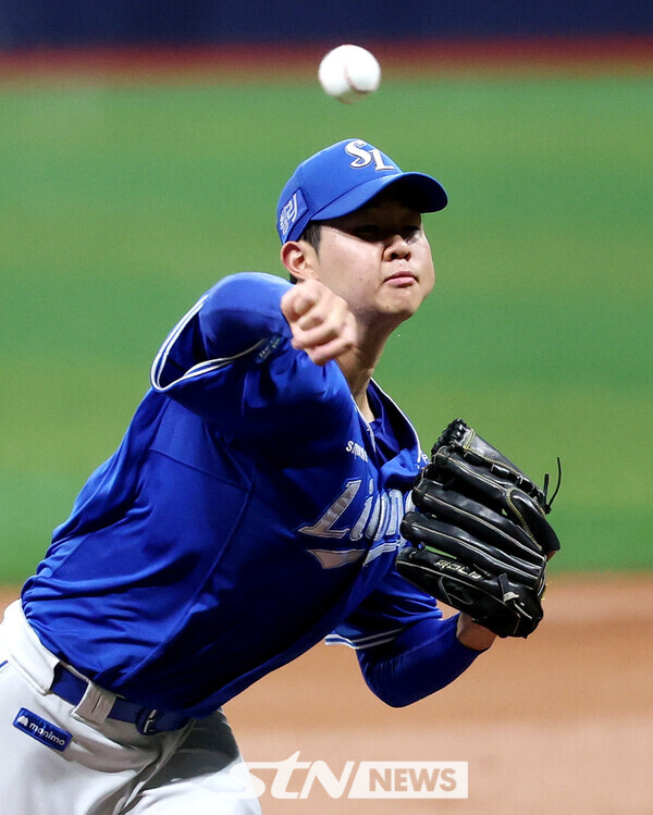 [PO3] ‘16.7%’ LG vs ‘83.3%’ 삼성, '구단 골수팬' 임찬규-황동재 어깨에 운명 걸었다