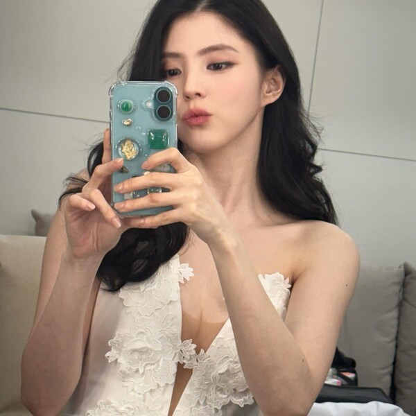 한소희, 파격 가슴골 드레스에 '글래머' 증명 [★PICK]