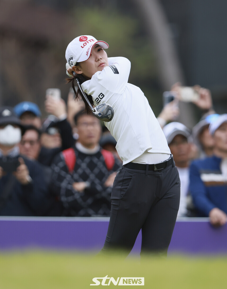 [STN포토]황유민, 강력한 파워를 실어 보내는 티샷