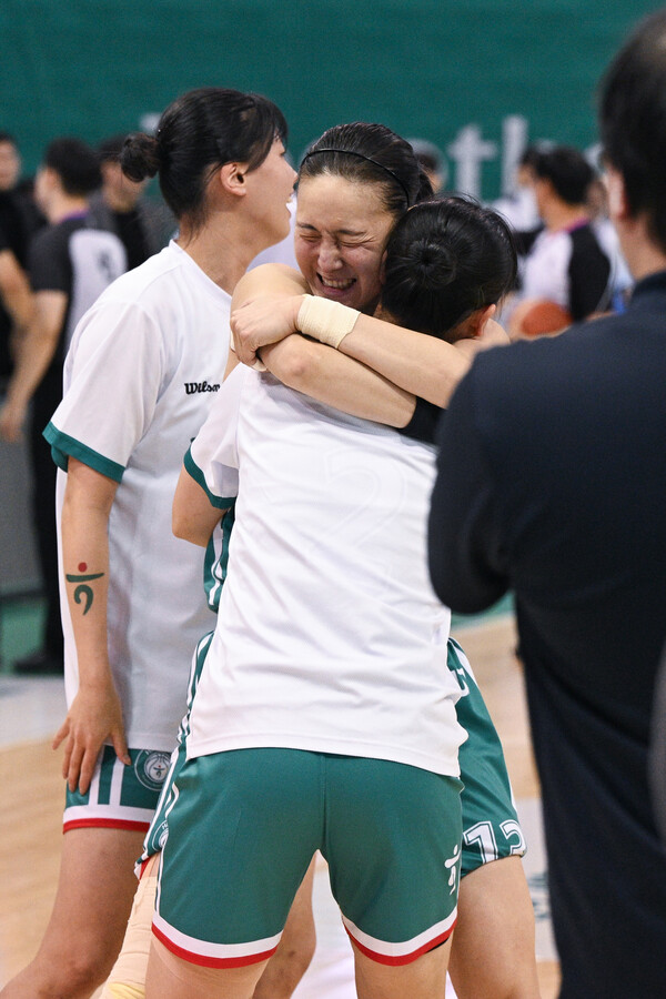 [st&현장] ‘환상 버저비터’ 김정은, 11년 전이나 지금이나 하나은행의 버팀목