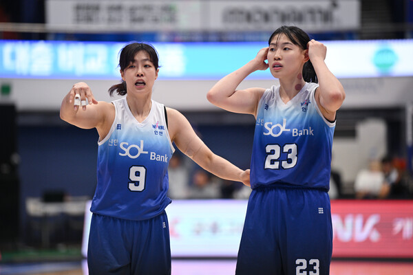 [st&현장] ‘홍유순 활약 폭발’ 신한은행, KB스타즈 잡고 4위 도약 성공