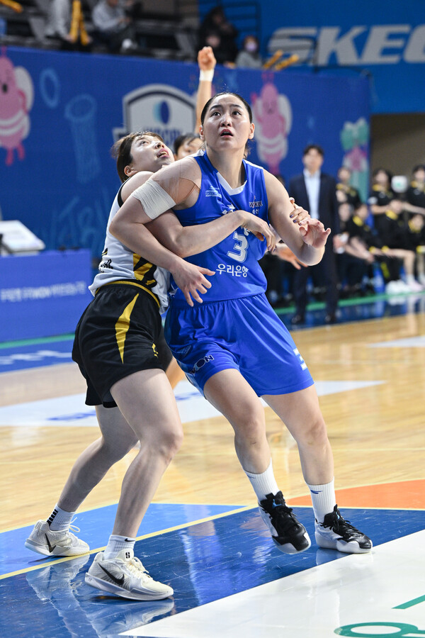 ‘엄지 척’ 한엄지, ‘전력 붕괴→우승 경쟁’ 우리은행 위성우호 모터