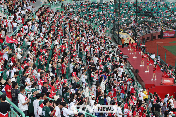 1000만 관중 KBO리그, 2030 여성 힘 컸다? 구매력도 최고 수준