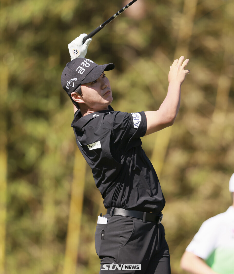 [STN포토]티샷 날리고 있는 옥태훈