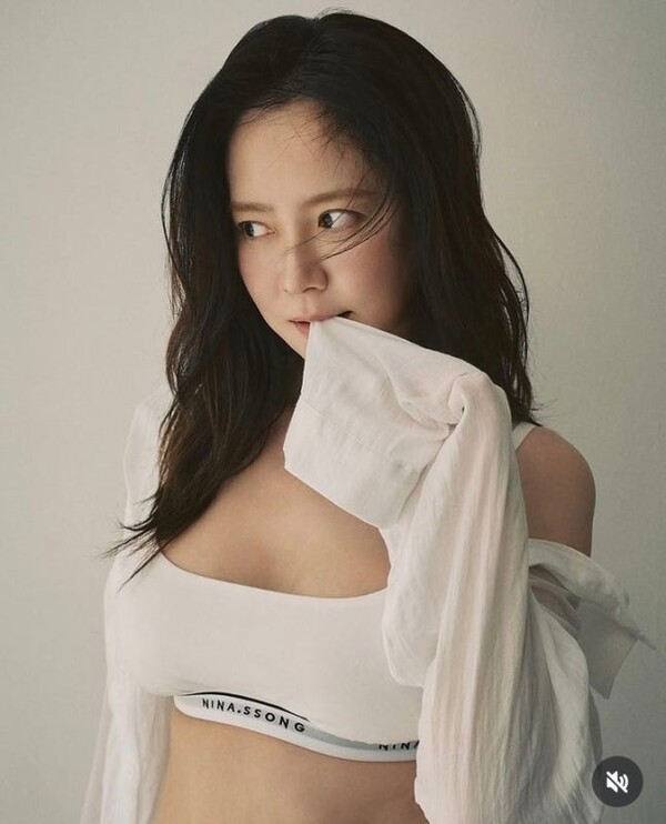 송지효, 브라·팬티만…글래머 파격 노출