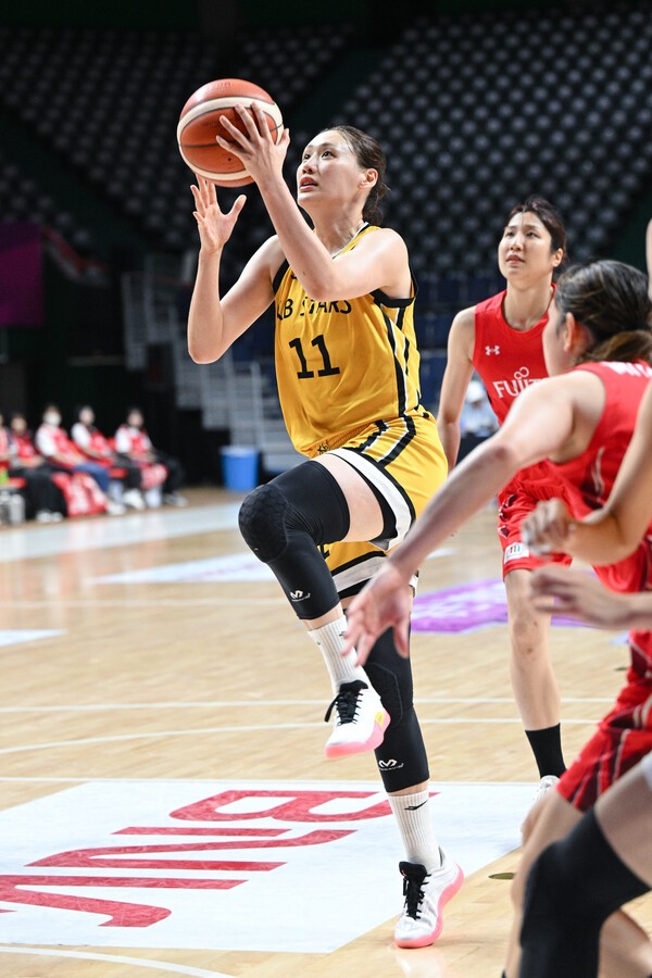 [STN 현장] ‘WKBL 최후의 희망’ KB스타즈, 후지쯔에 5점 차 석패하며 결승행 좌절