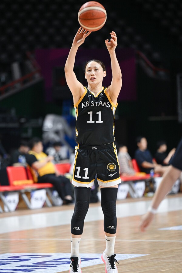 [STN 현장] '전반 3점 11개' KB 외곽슛 유전 터졌지만…'힘과 기술' 사라고사에 석패→4위 마감