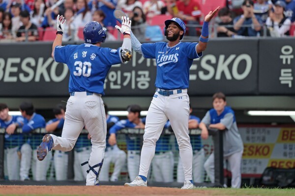 [준PO1] 잠자던 디아즈 깼다! PS 첫 안타→김영웅 2점 홈런포 '압도'