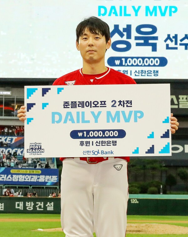 [준PO2] ‘김성욱 극적 끝내기 홈런’ SSG, 삼성 4-3 제압...준플레이오프 1승 1패 동률