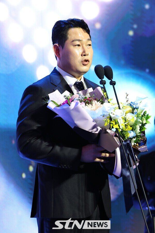 [STN 현장] '김동주→김현수→양의지' 곰 동굴에서 역대 3번째 타격왕 등장