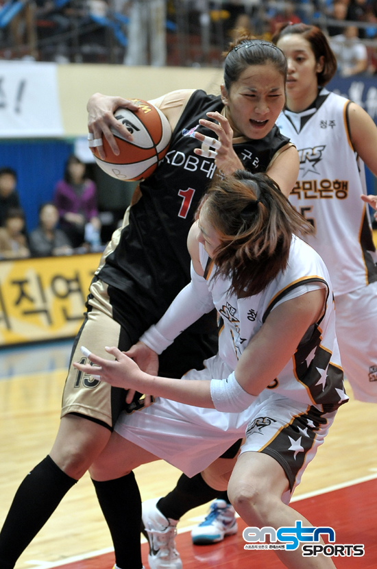 [WKBL] KDB생명, 4경기 만에 ‘KB 징크스’ 훌훌