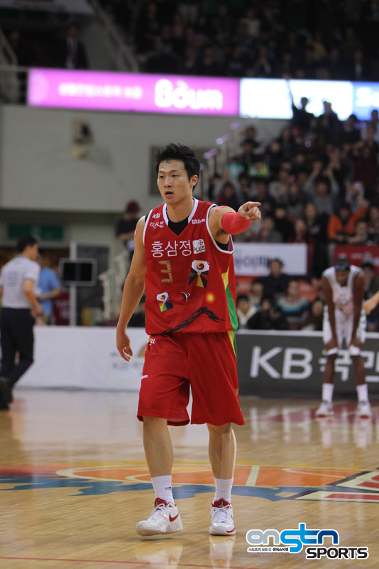 [KBL] KGC 이정현-화이트 30득점 합작...KCC 대파