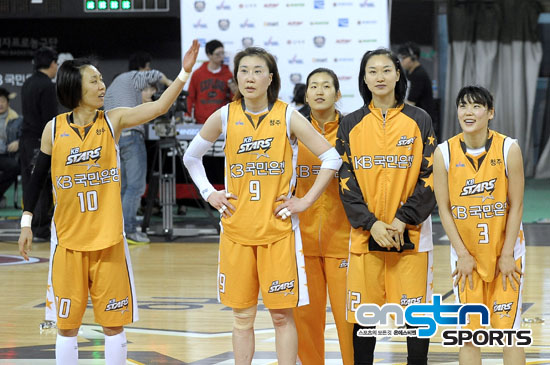 [WKBL] KB, PO 2연승 이끈 ''언니들의 저력''