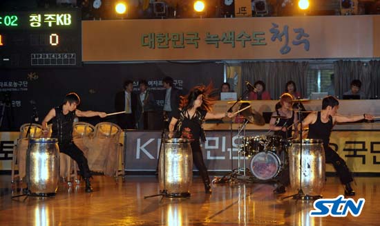 [WKBL] KB스타즈 개막전에 이승기가 뜬다!