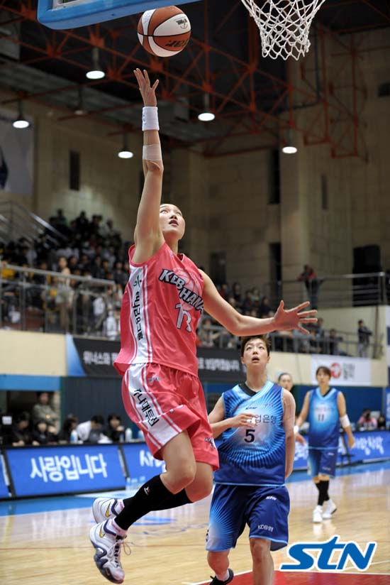 [WKBL] ''천적'' 하나외환, KDB생명 4연패 몰고, 2연패 탈출…단독 5위