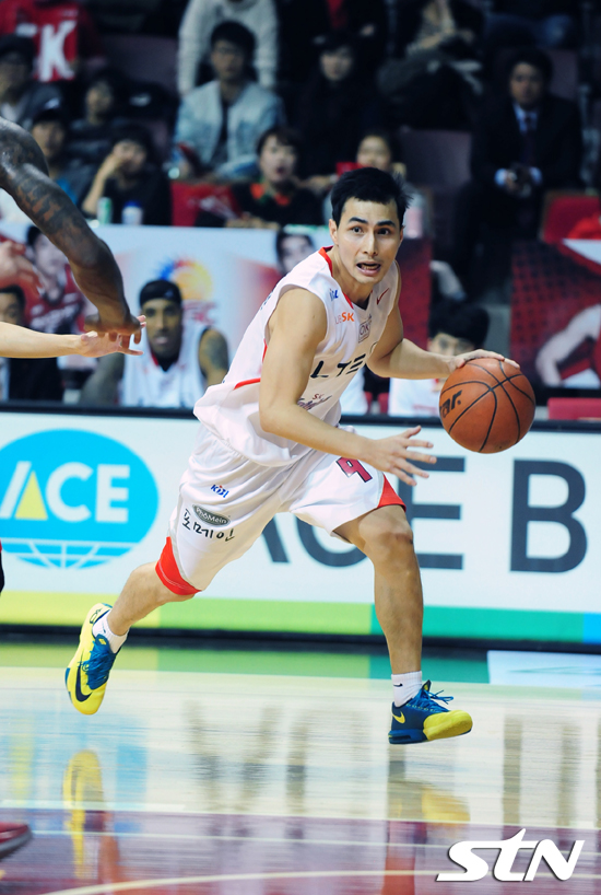 ‘주희정 프로통산 첫 5000어시스트 달성’ SK, KGC 꺾고 1위 수성